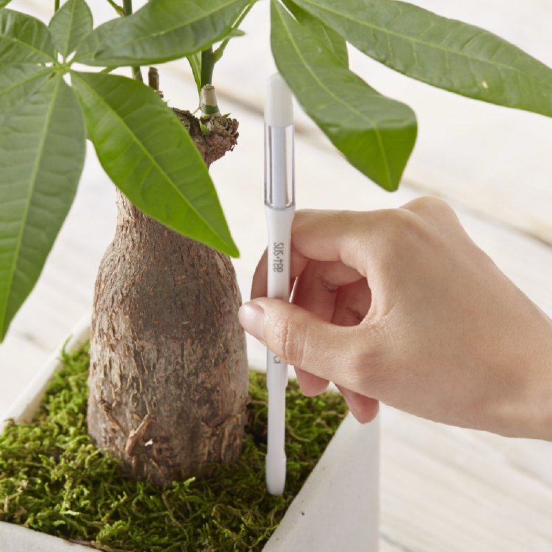 1. Inserta el Sustee, entre sus marcas " y " en el sustrato.